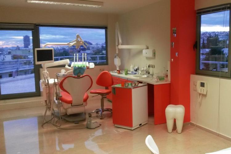 ΟΔΟΝΤΙΑΤΡΟΣ ΧΕΙΡΟΥΡΓΟΣ | ΝΕΟ ΨΥΧΙΚΟ ΑΤΤΙΚΗ | ΓΚΑΝΑ ΔΗΜΗΤΡΑ - Doctors4U.gr